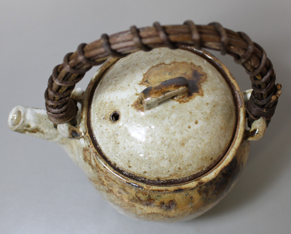 Madara Karatsu dobin teapot by Kimata Kaoru