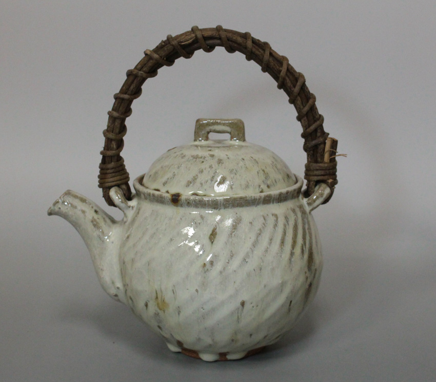 Madara Karatsu dobin teapot by Kimata Kaoru