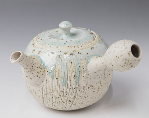Japanese pottery - Tokoname teapots by Fujita Tokuta