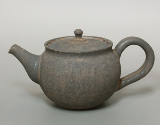 Japanese pottery - Tokonameyaki teapot by Maekawa Junzo