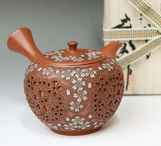 Japanese pottery - Tokoname teapot by Shunen II